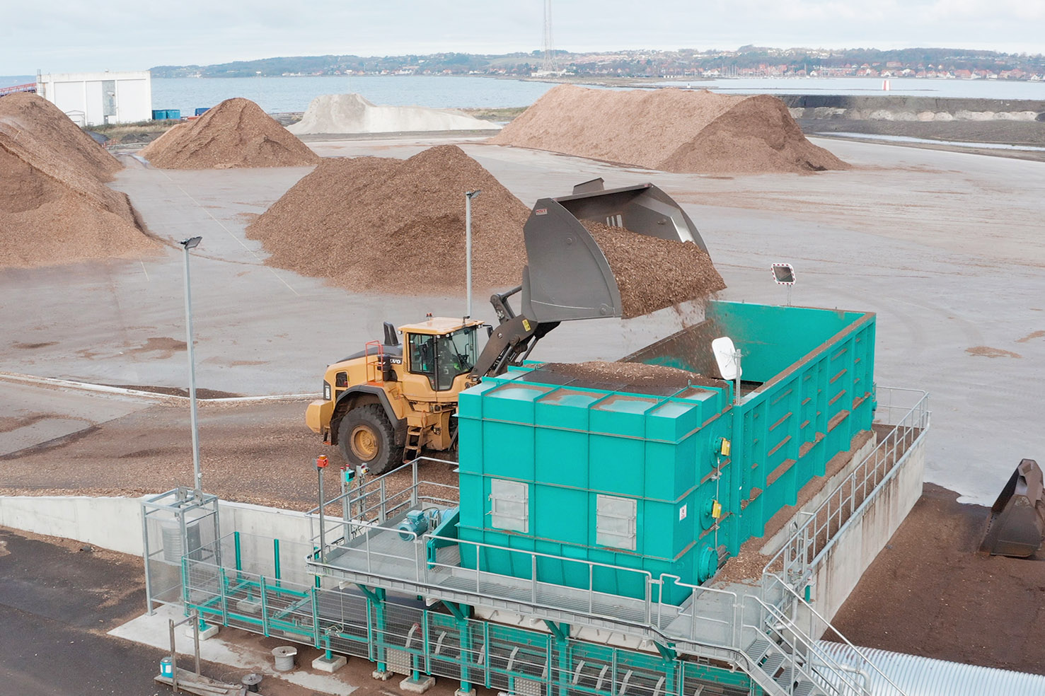Feeding pocket on open-air storage - BMH Technology